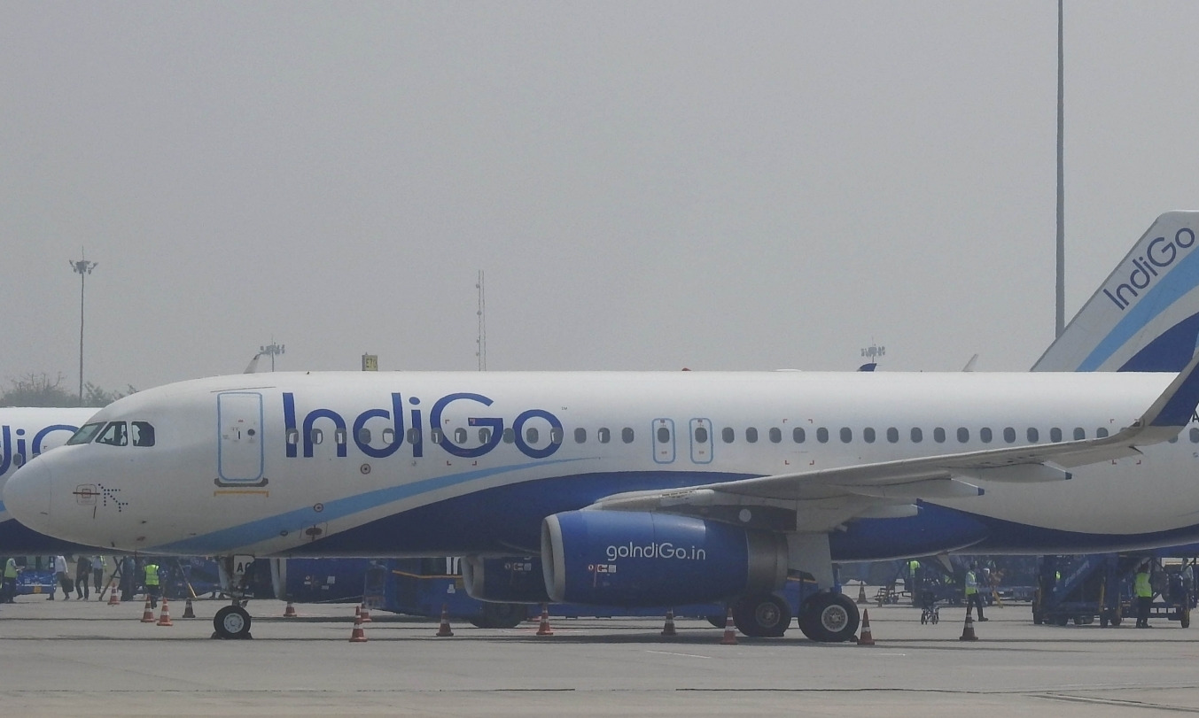 अहमदाबाद एयरपोर्ट पर विमान का पिछला हिस्सा टकराया, इंडिगो पायलटों के ...